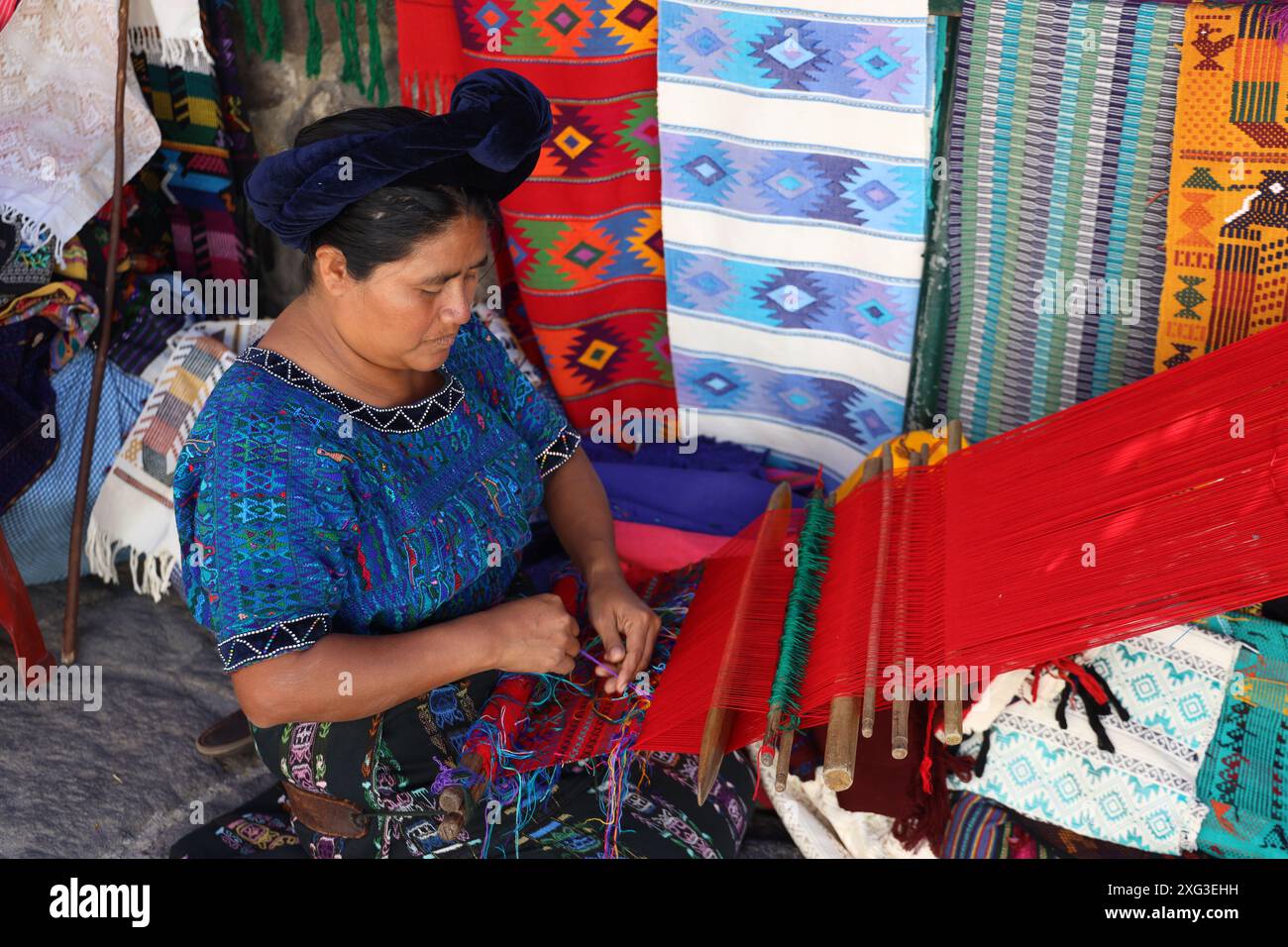 Traditional guatemalan weaving hi-res stock photography and images - Alamy