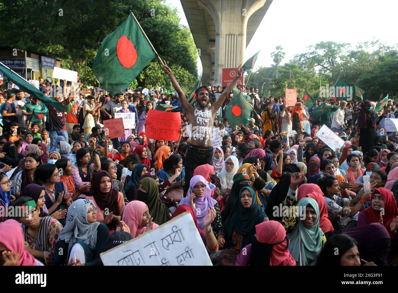 July 6, 2024, Dhaka, Wari, Bangladesh: Bangladeshi students block the Shahbagh intersection ...