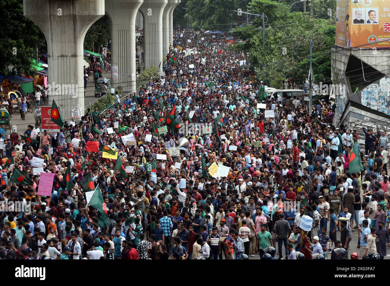 Bangladeshi students block the Shahbagh intersection, during a protest ...