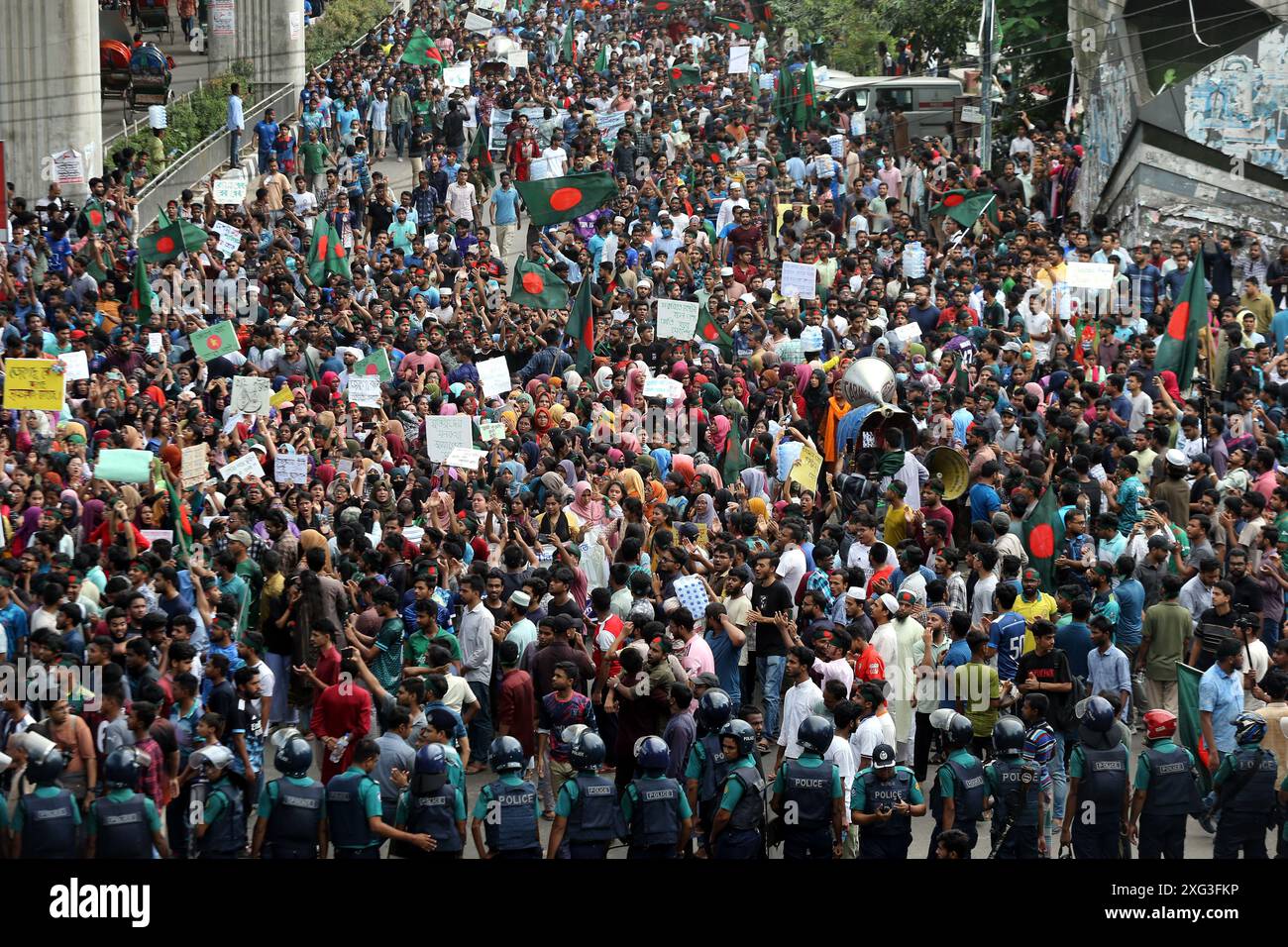 Bangladesh student movements hi-res stock photography and images - Alamy