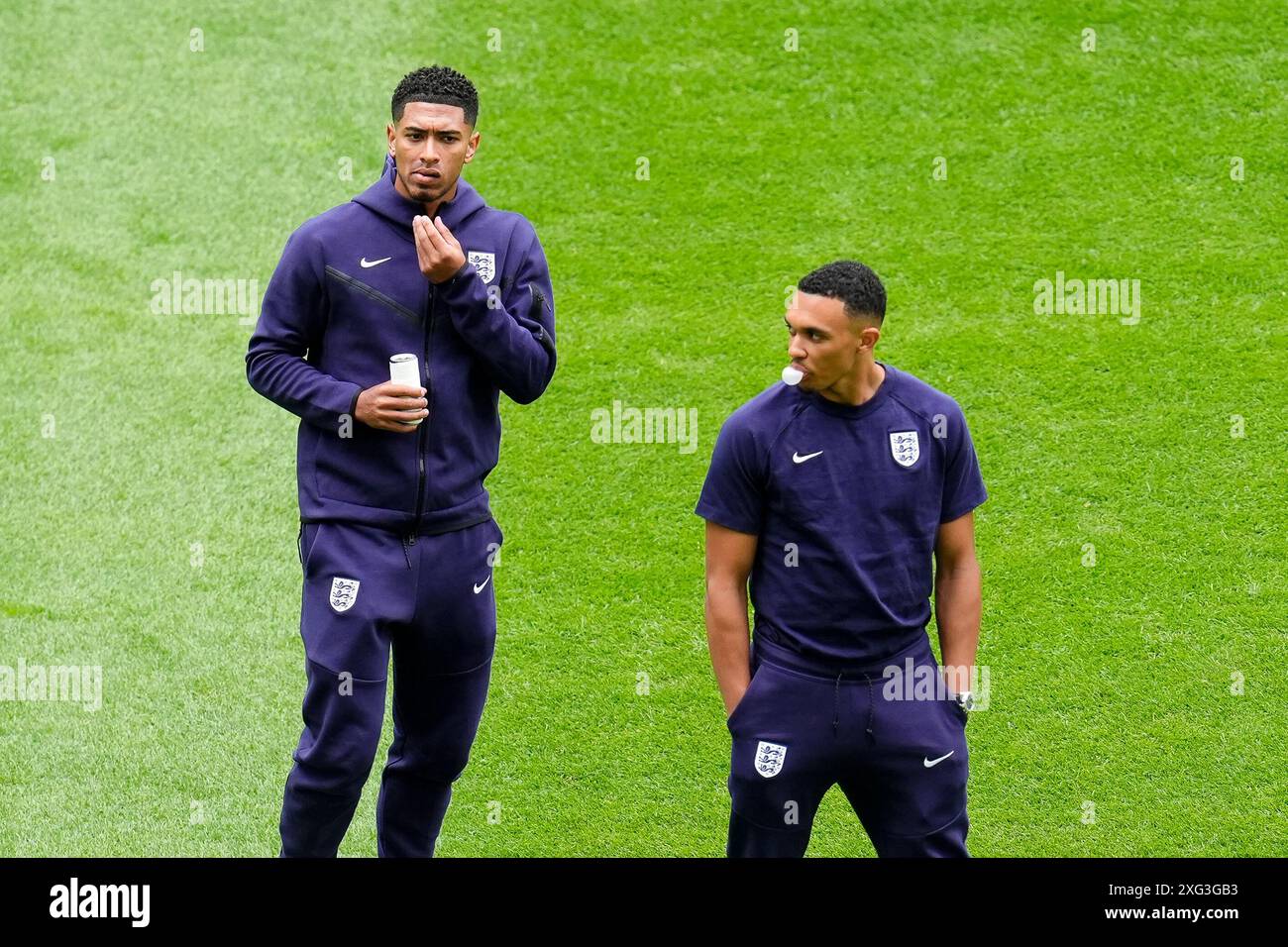 England's Jude Bellingham (left) and Trent Alexander-Arnold inspect the ...