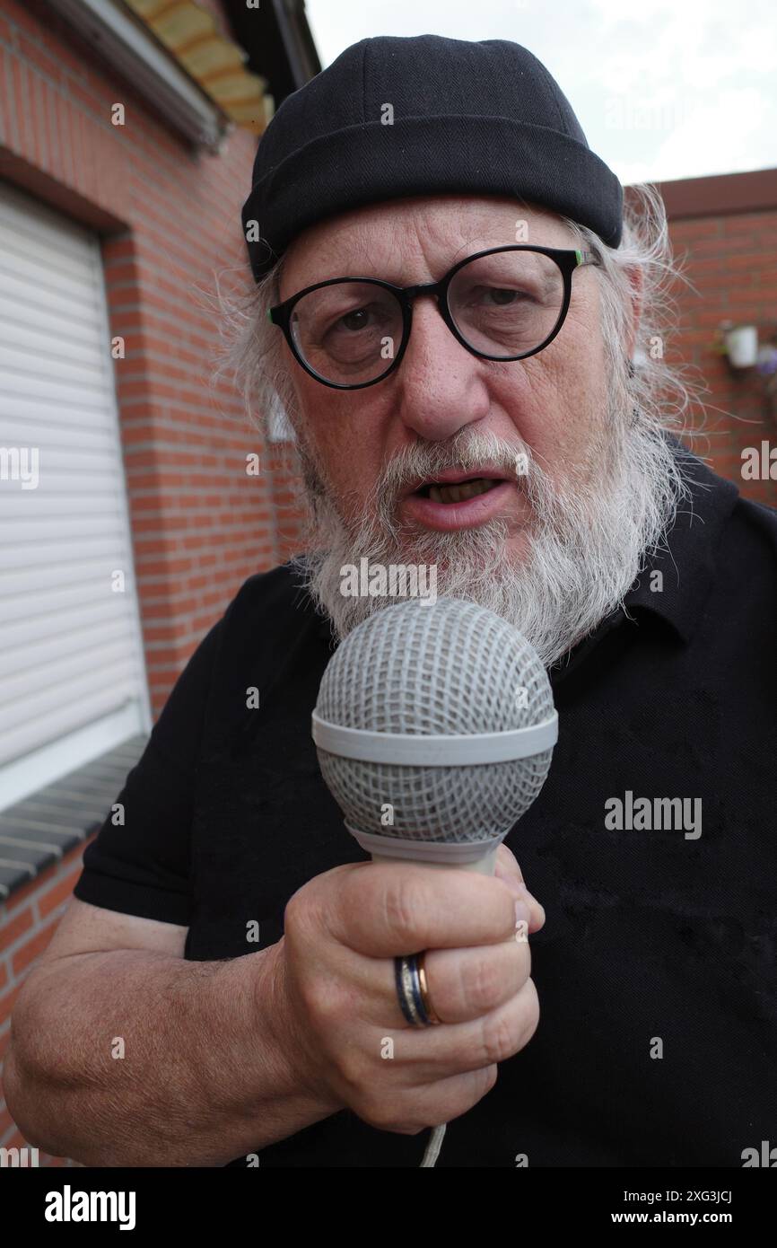 Black man male journalist reporter media hi-res stock photography and ...