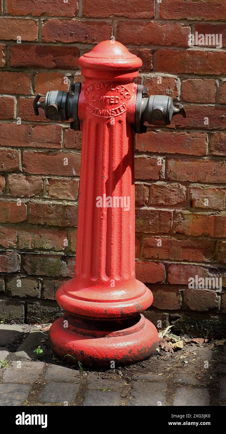 Vintage cast iron street hi-res stock photography and images - Alamy