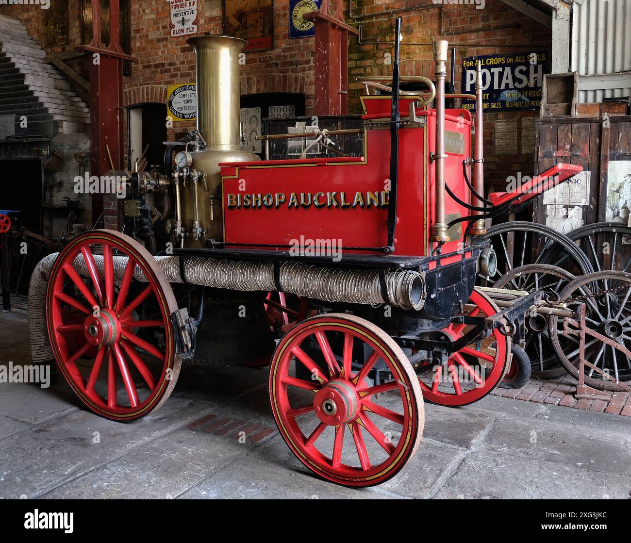 Horse drawn steam powered fire engine water pump Stock Photo - Alamy Horse drawn steam powered fire engine water pump Stock Photo - Alamy
