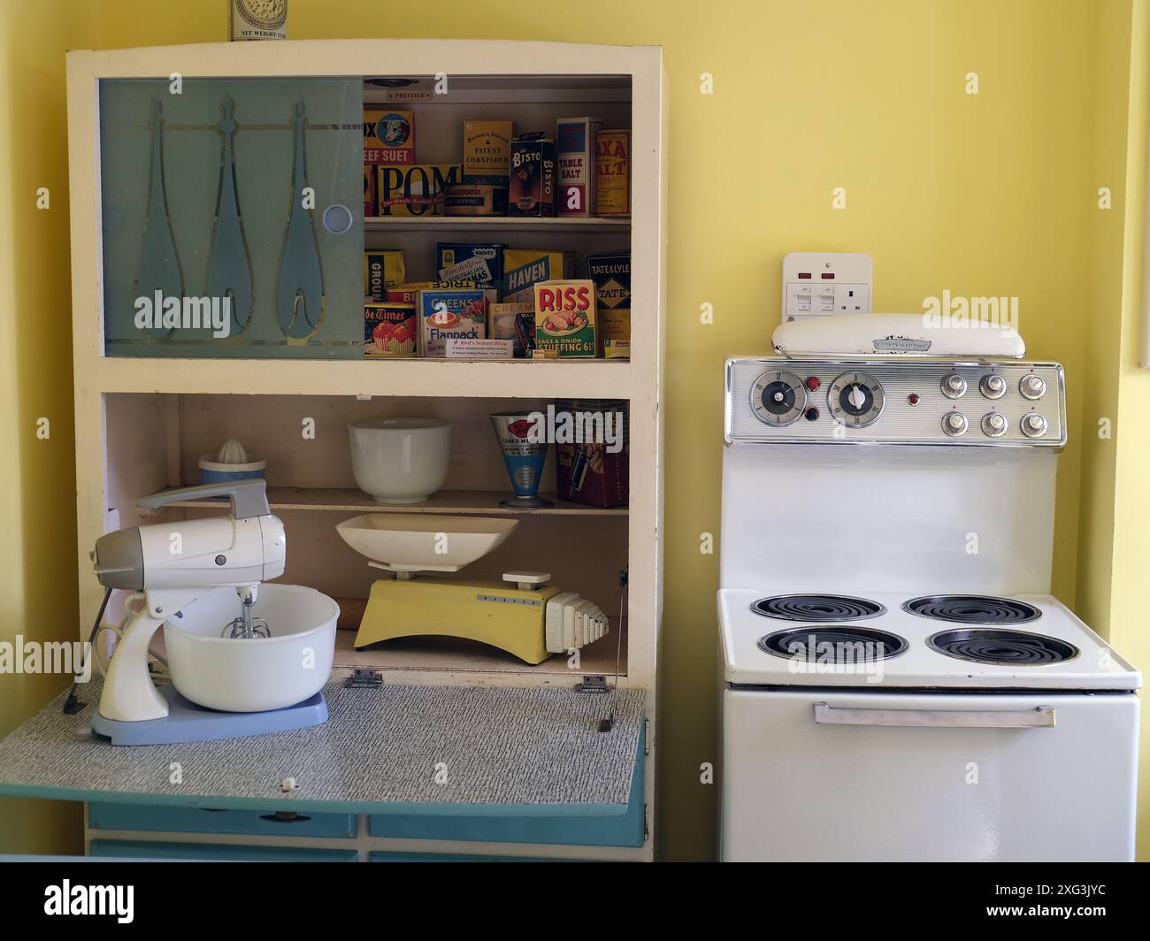 1950s kitchen appliances hi-res stock photography and images - Alamy