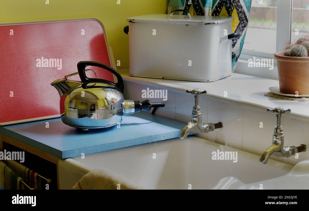 1950s kitchen uk hi-res stock photography and images - Alamy
