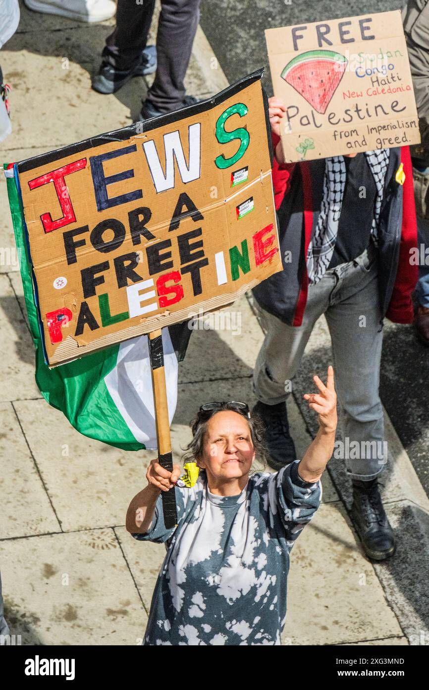 London, UK. 6th July, 2024. A tiny pro israel protest on Waterloo ...