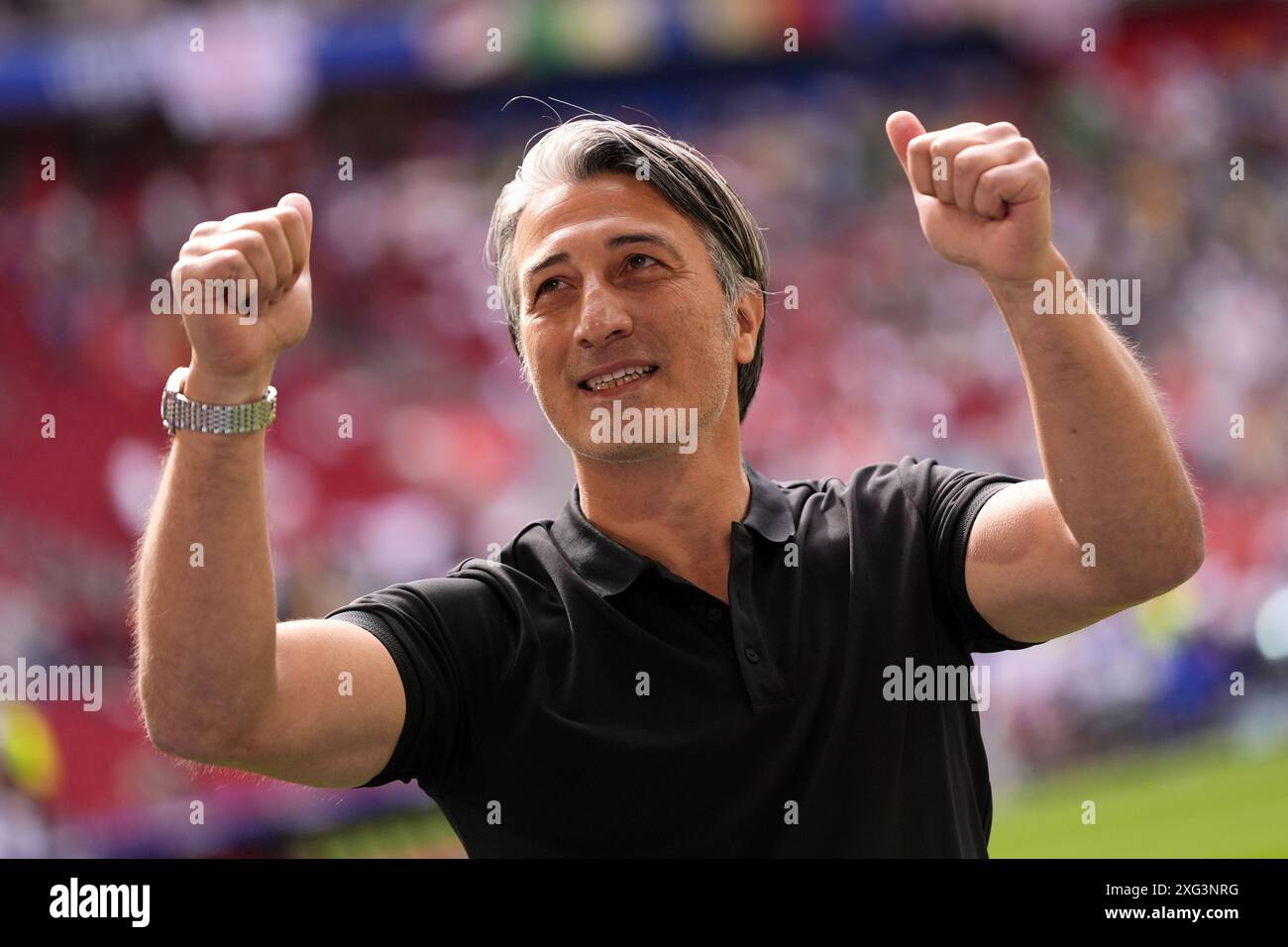 Dusseldorf, Germania. 06th July, 2024. Switzerland's head coach Murat ...