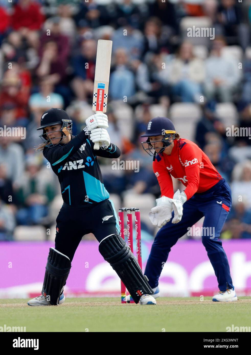 England Women’s Amy Jones and New Zealand Women’s Amelia Kerr during ...