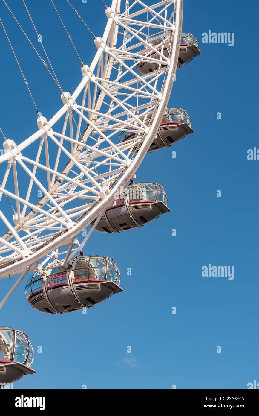 Details of the London Eye cantilevered observation wheel, Riverside ...