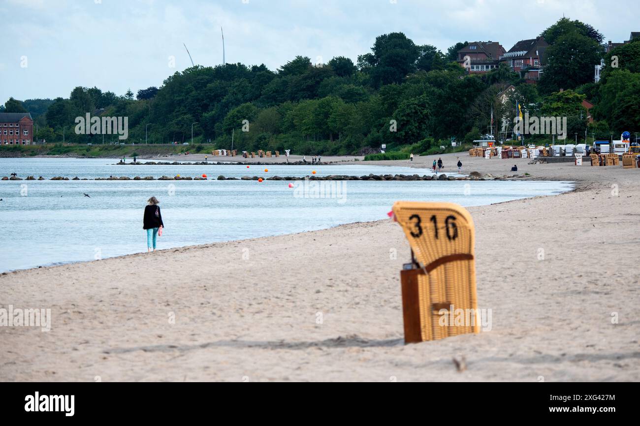 06 July 2024, Schleswig-Holstein, Eckernförde: The beach in Eckernförde ...
