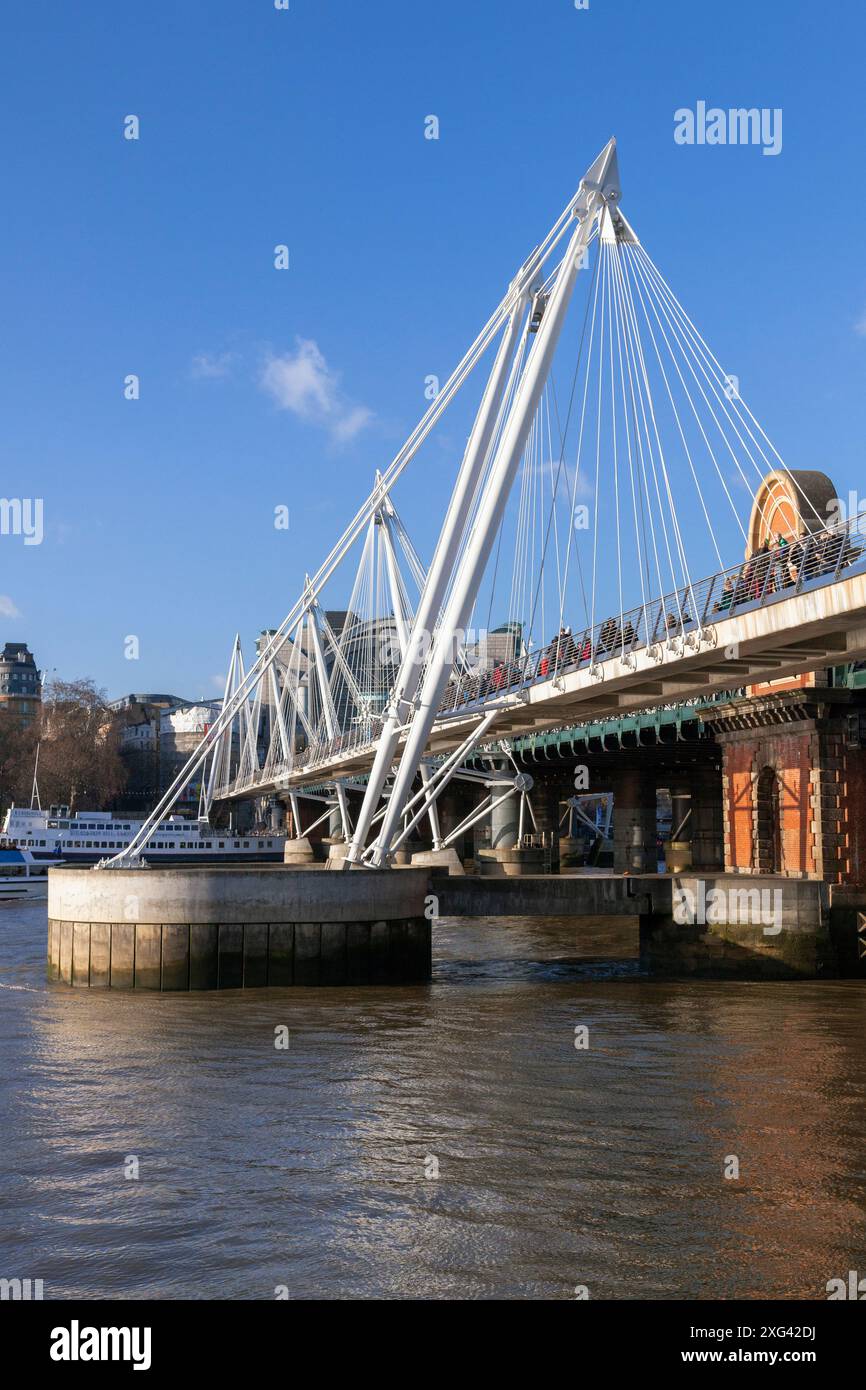 UK, England, London, Golden Jubilee Footbridges and Hungerford Railway ...