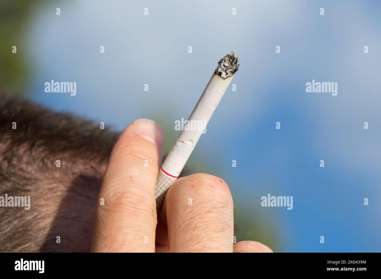 Smoker hand with cigarette, unhealthy habit Stock Photo - Alamy