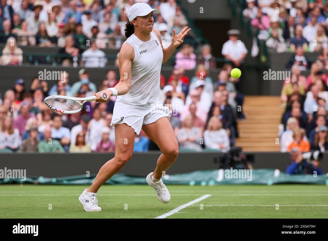 Iga swiatek wimbledon 2024 hi-res stock photography and images - Alamy