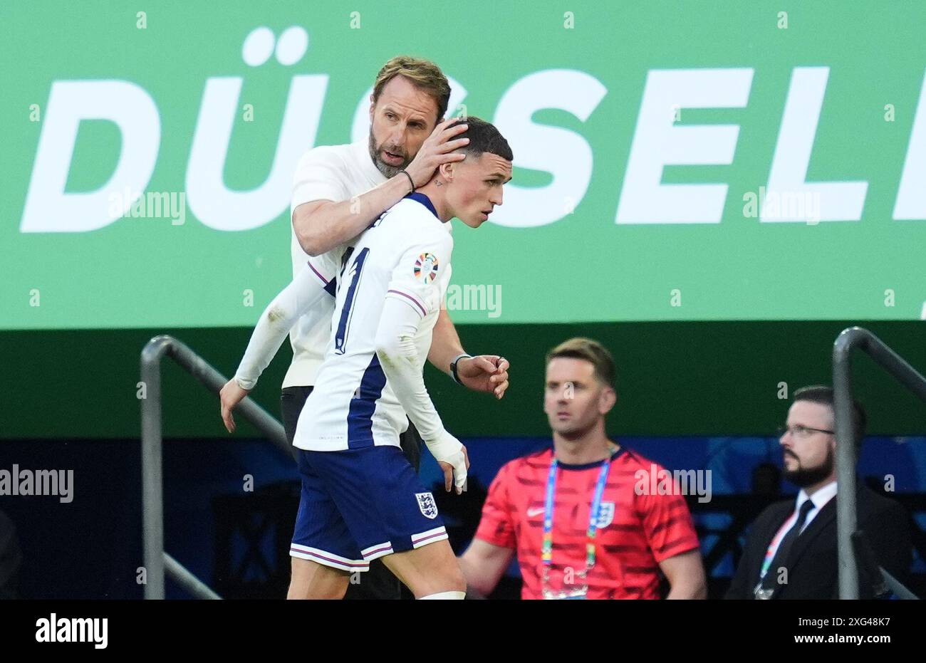 England manager Gareth Southgate with England’s Phil Foden (right ...