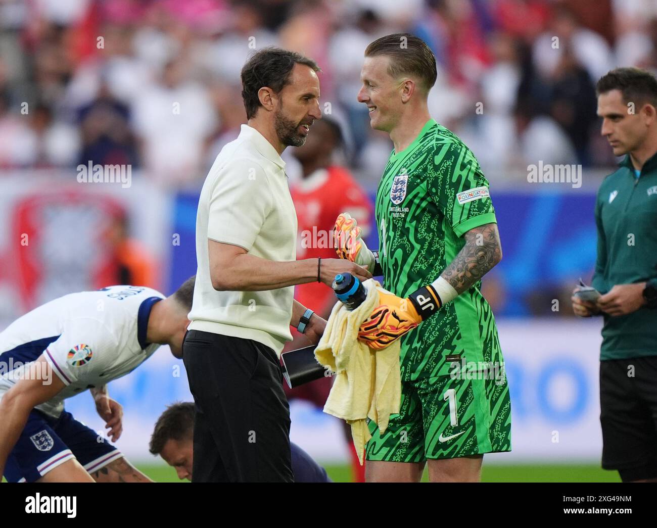 England manager Gareth Southgate (left) speaks to England goalkeeper ...