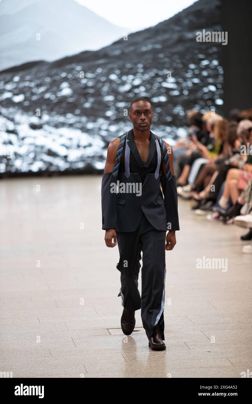 Neo fashion 2024 hi-res stock photography and images - Alamy