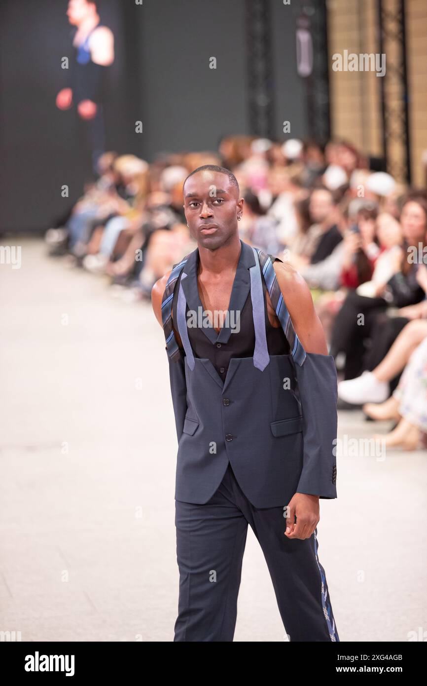 Neo fashion hi-res stock photography and images - Alamy