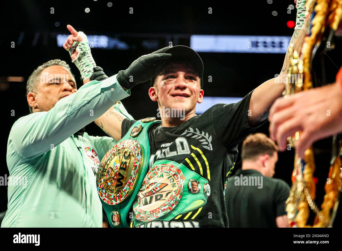 PHOENIX, ARIZONA - JUNE 29: Juan Francisco El 'Gallo' Estrada Estrada ...