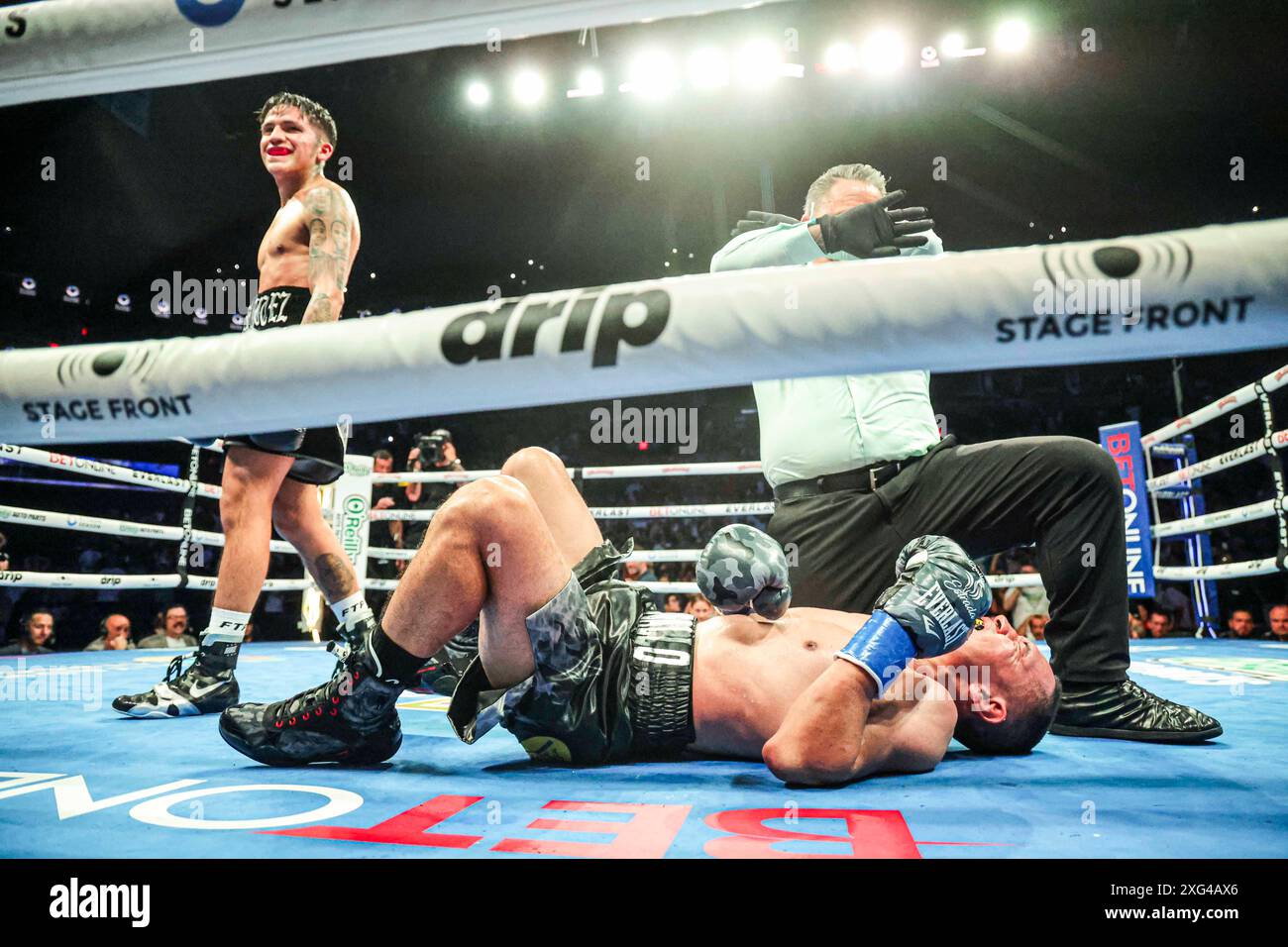 PHOENIX, ARIZONA - JUNE 29: Juan Francisco El 'Gallo' Estrada Estrada ...
