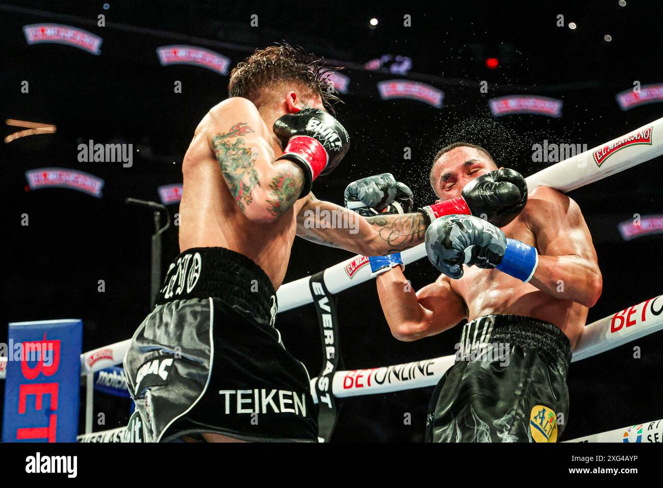 PHOENIX, ARIZONA - JUNE 29: Juan Francisco El 'Gallo' Estrada Estrada ...