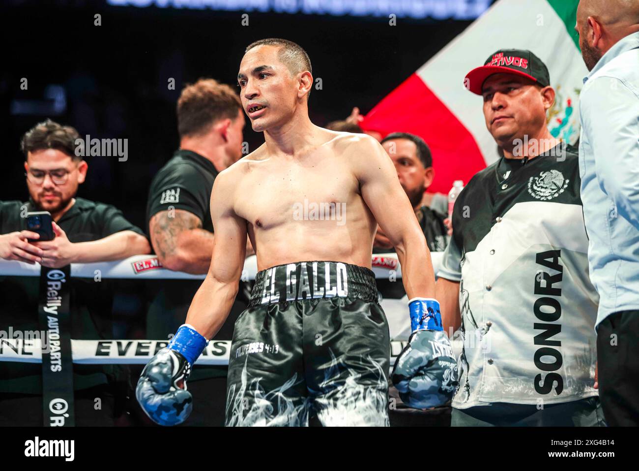 PHOENIX, ARIZONA - JUNE 29: Juan Francisco El 'Gallo' Estrada Estrada ...