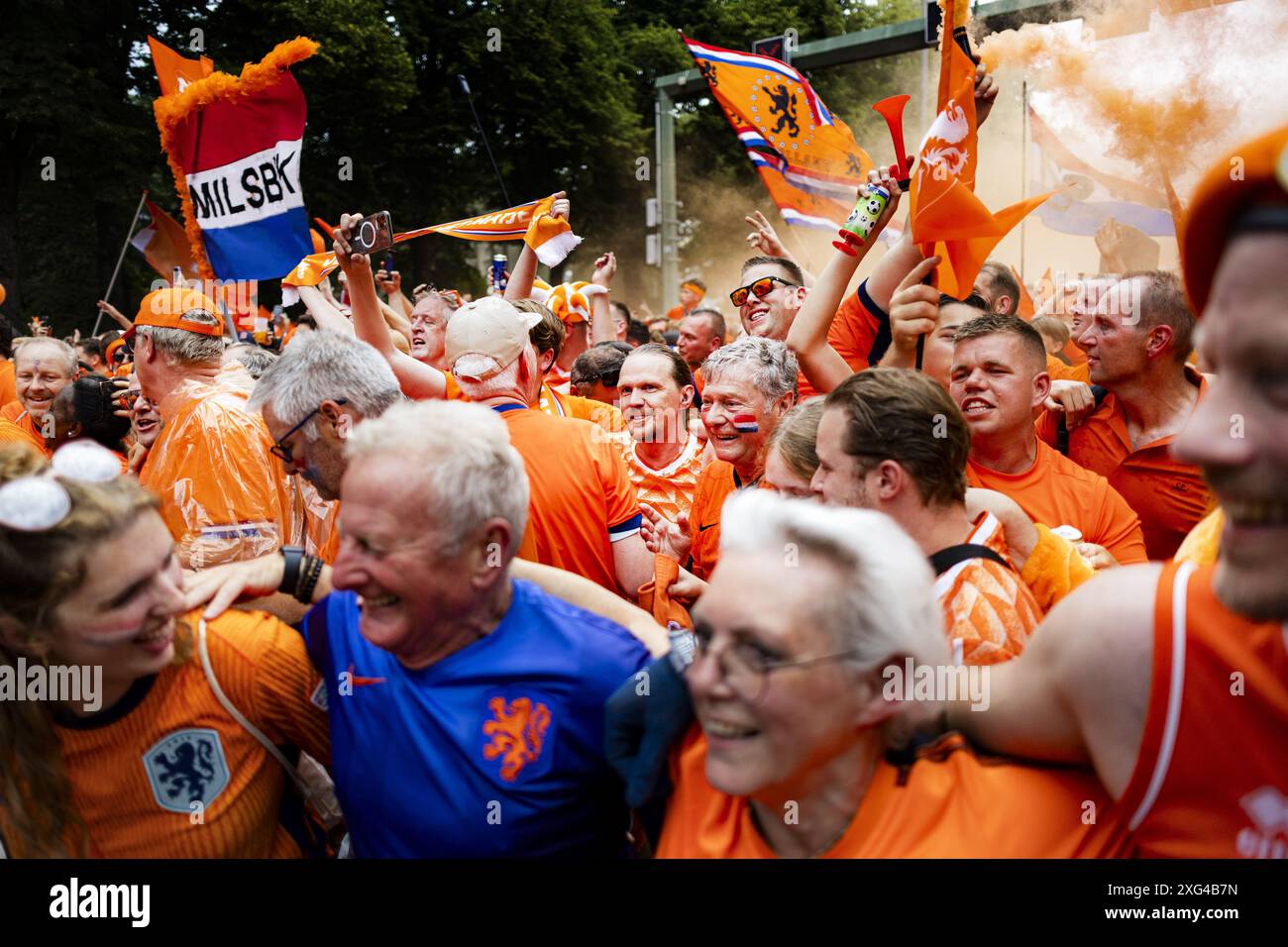 Berlin, Germany. 6th July 2024. BERLIN - Dutch fans walk behind the ...