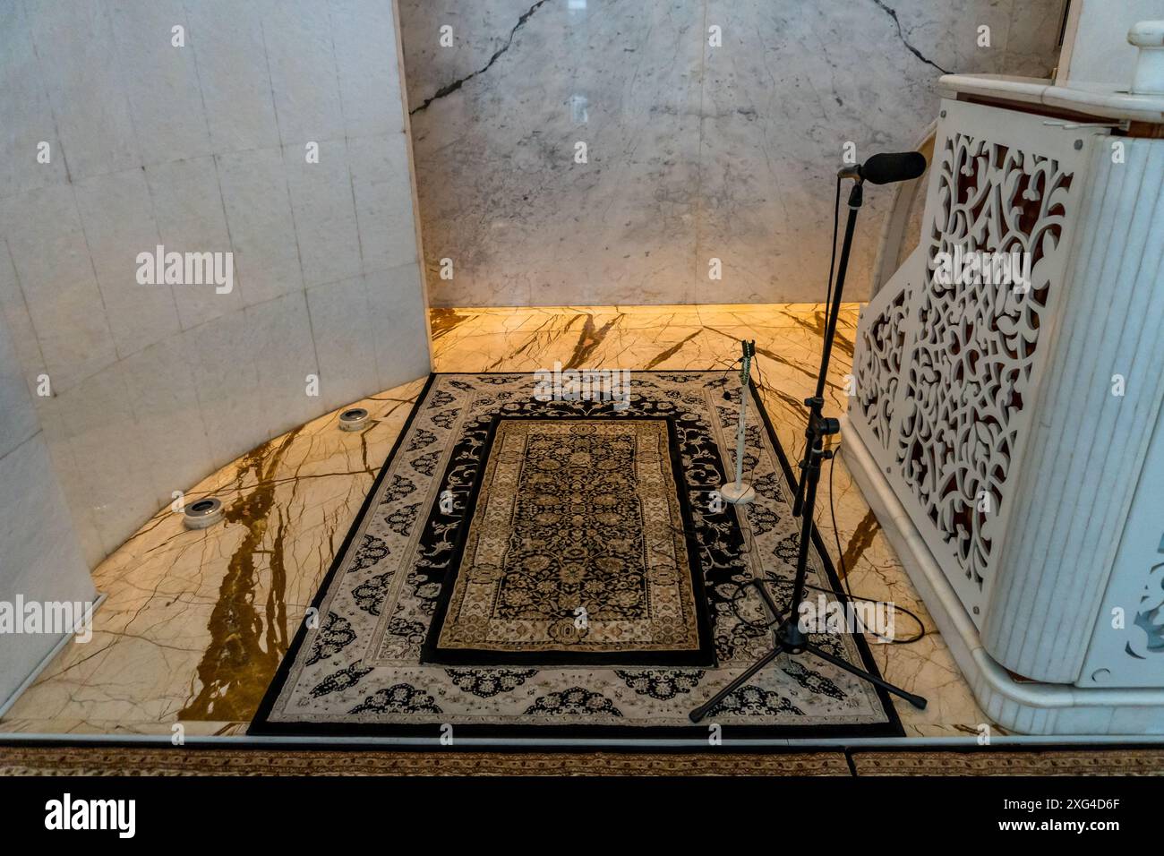 Prayer mat for the Imam of the Mosque at the Al I'tishom Jami Mosque ...