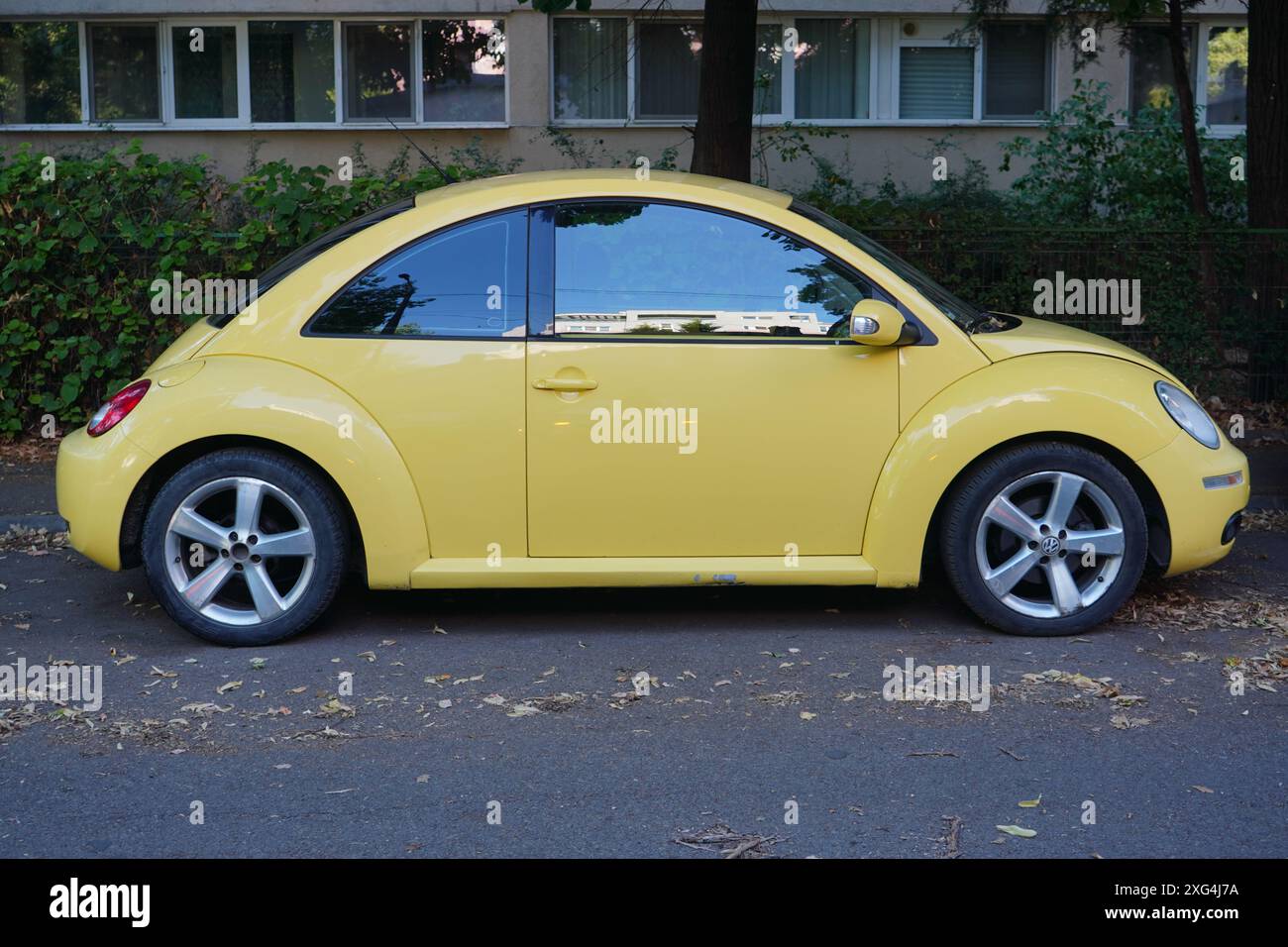 Vw beetle side view hi-res stock photography and images - Alamy