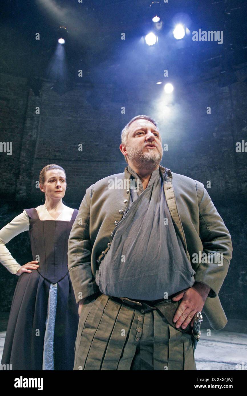 Emma Fielding (Lady Macbeth), Simon Russell Beale (Macbeth) in MACBETH ...