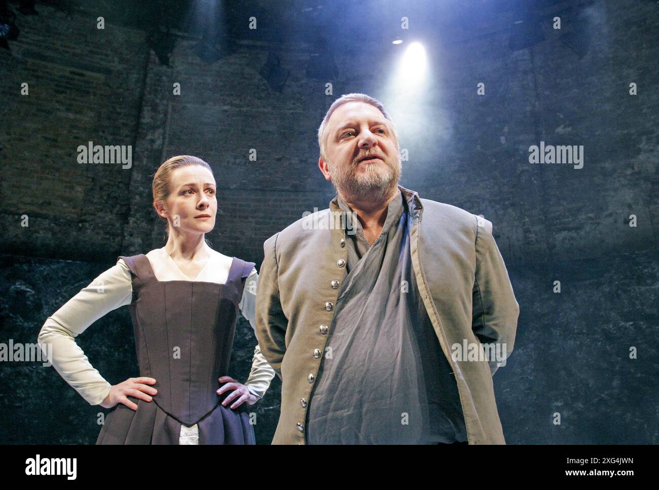 Emma Fielding (Lady Macbeth), Simon Russell Beale (Macbeth) in MACBETH ...