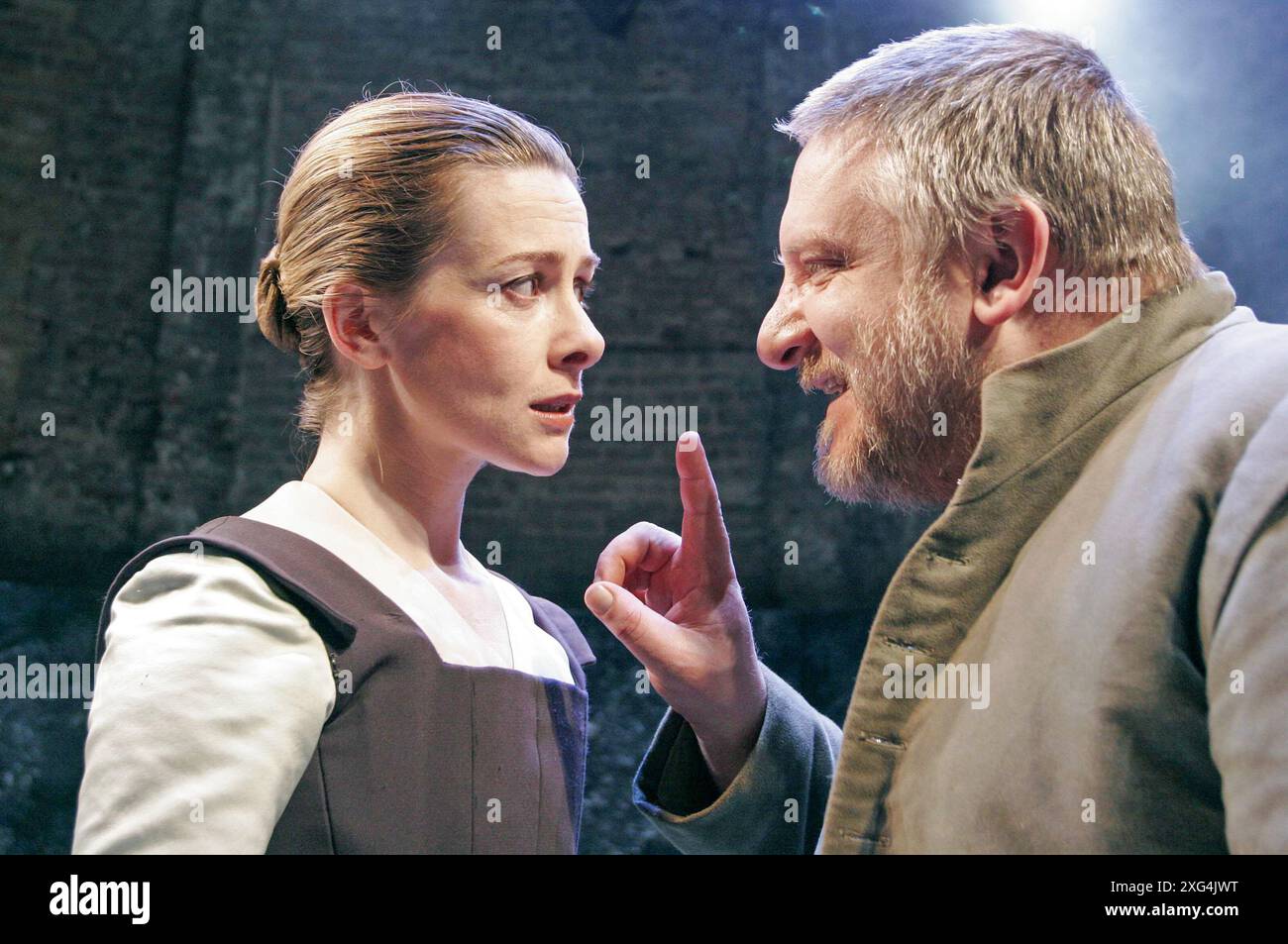 Emma Fielding (Lady Macbeth), Simon Russell Beale (Macbeth) in MACBETH ...