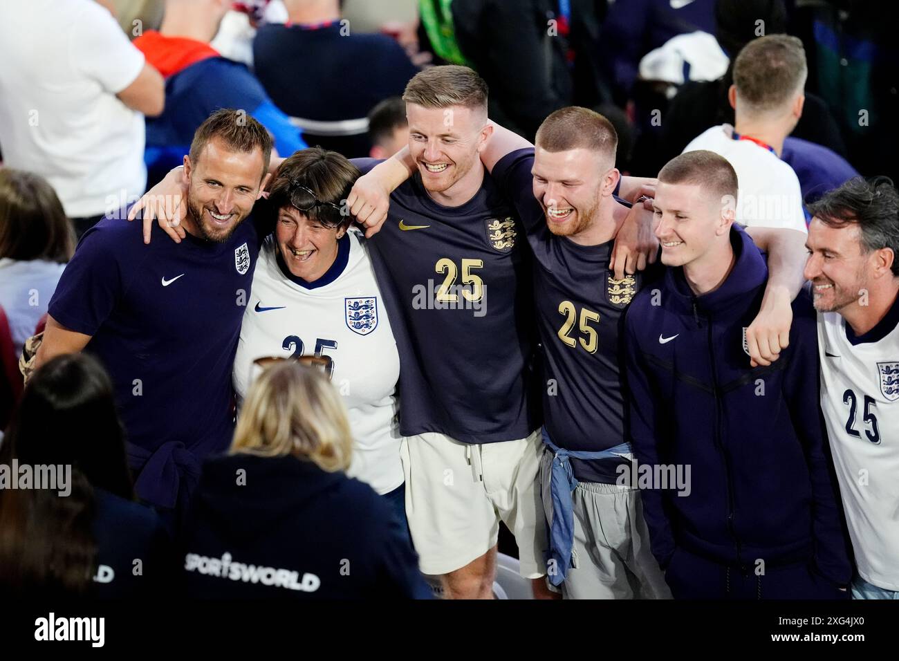 England's Harry Kane (left), Adam Wharton (second right) and his ...