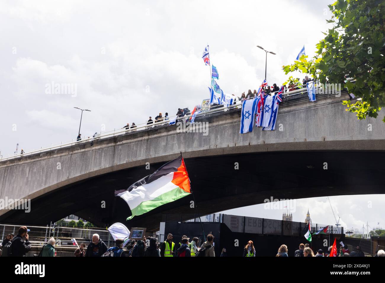 London, UK. 06 JUL, 2024. Pro Israel protestors on Waterloo Bridge hold ...