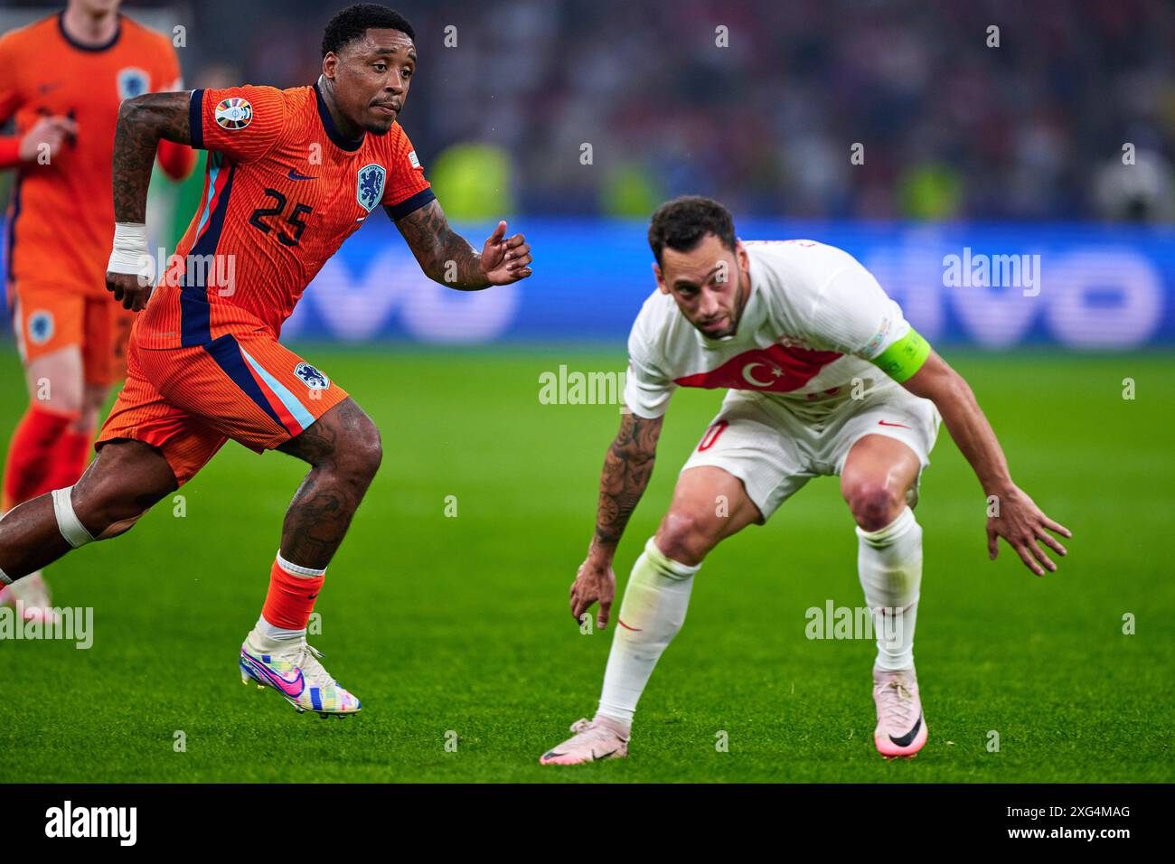 Steven Bergwijn (Niederlande, #25), Hakan Calhanoglu (Tuerkei, #10 ...