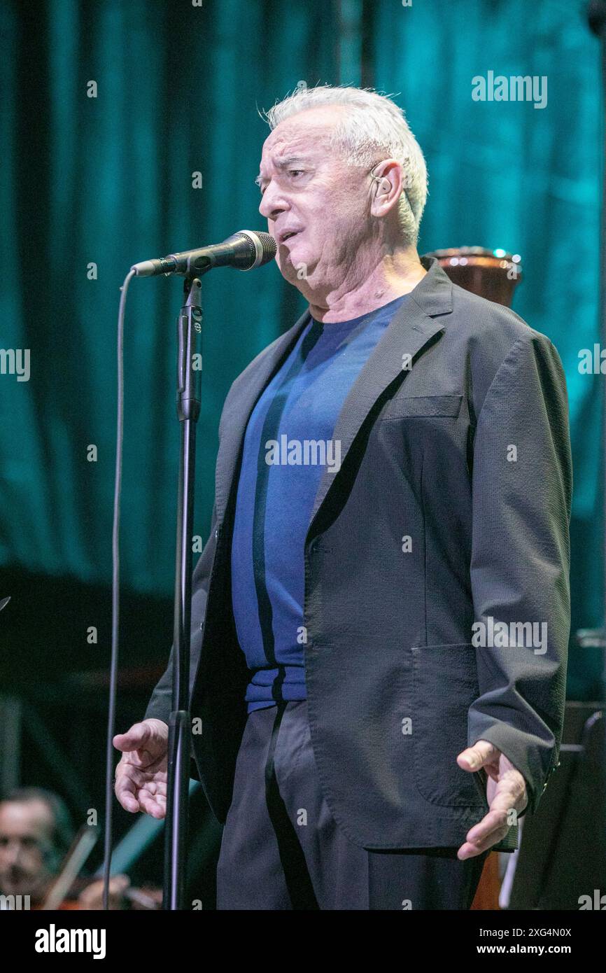 The singer Víctor Manuel during a concert at the Palacio de la Guía, on ...