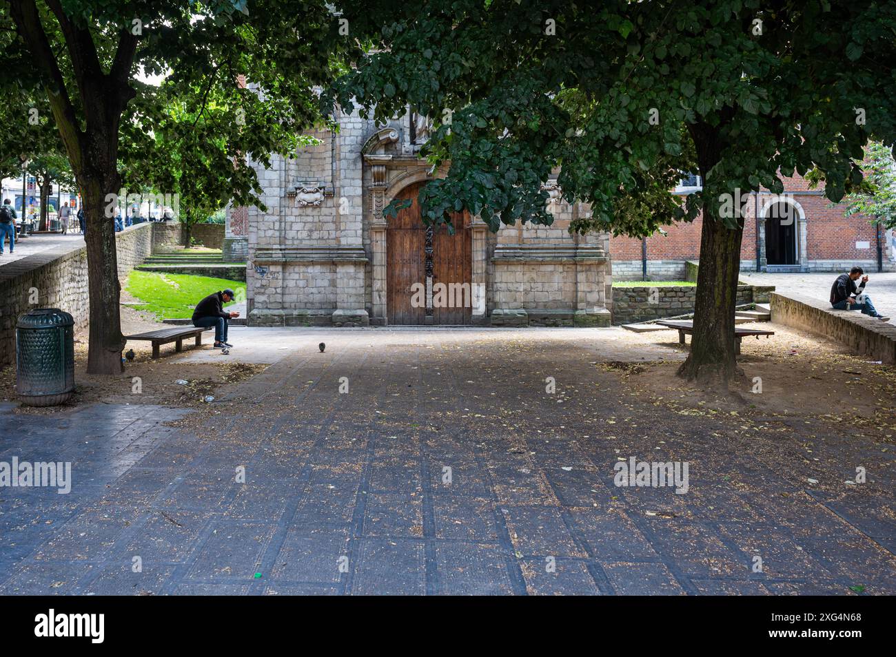 Town square stone chapel hi-res stock photography and images - Alamy