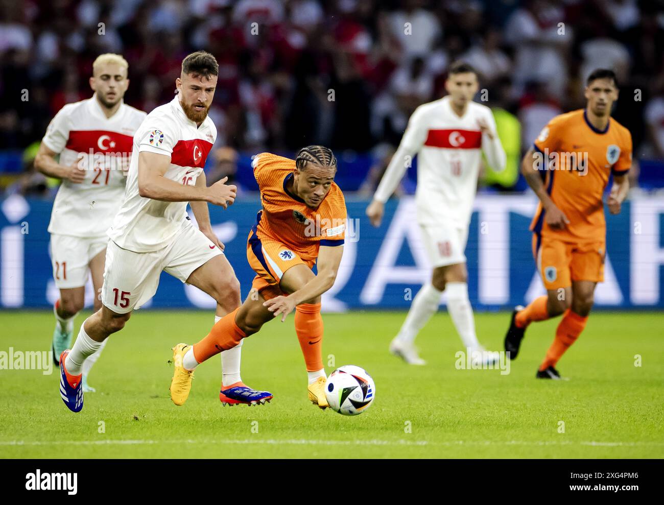 BERLIN - Salih Ozcan of Turkey and Xavi Simons of Holland (l-r) during ...