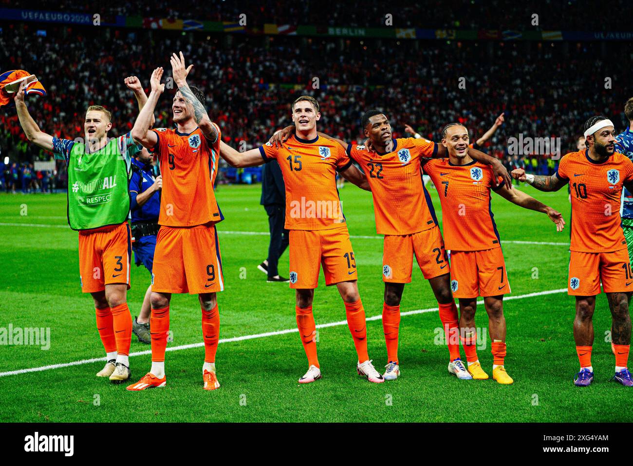 Niederlande jubelt/Jubel nach Sieg/Spielende GER, Niederlande vs. Tuerkei, Fussball ...