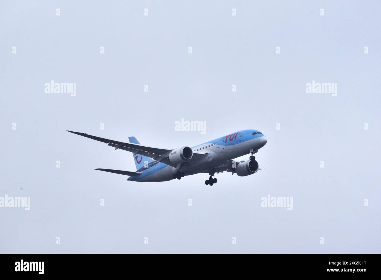 Boeing 787 8 hi-res stock photography and images - Alamy