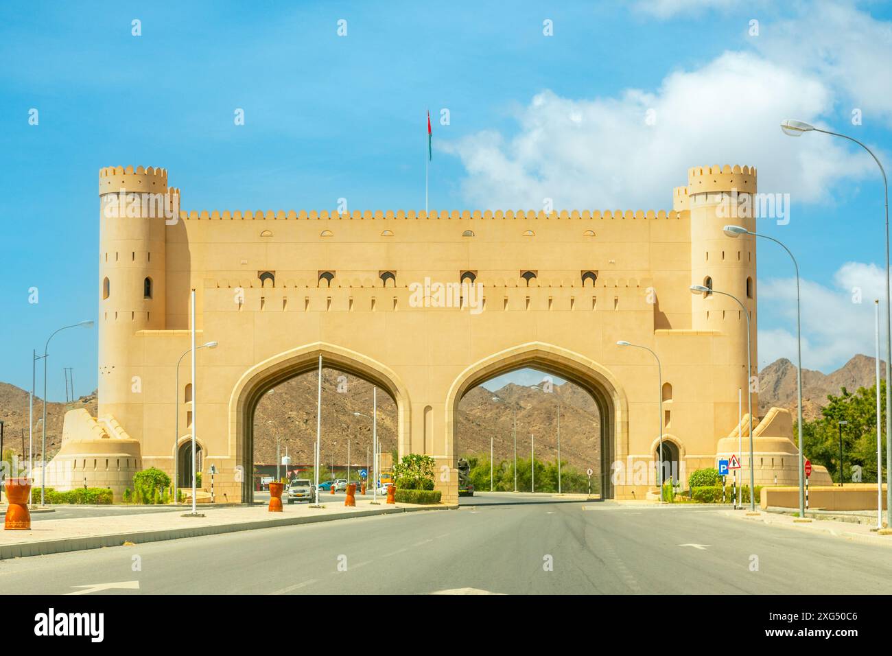 Fortified city gate walls with road lanes underneath, Bahla, Oman Stock ...