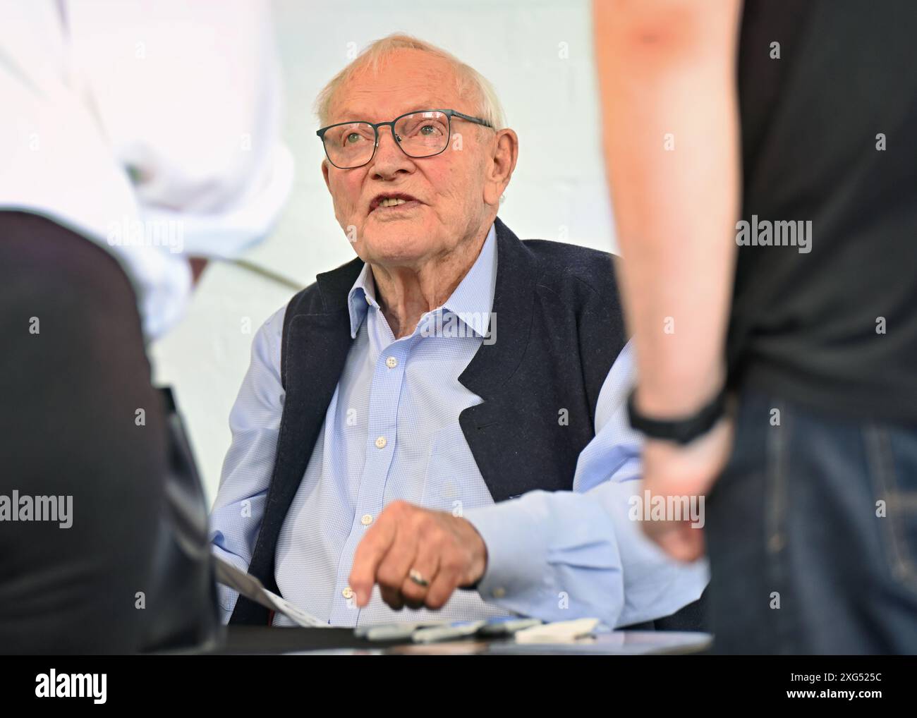 Sophie aldred and sylvester mccoy hi-res stock photography and images ...
