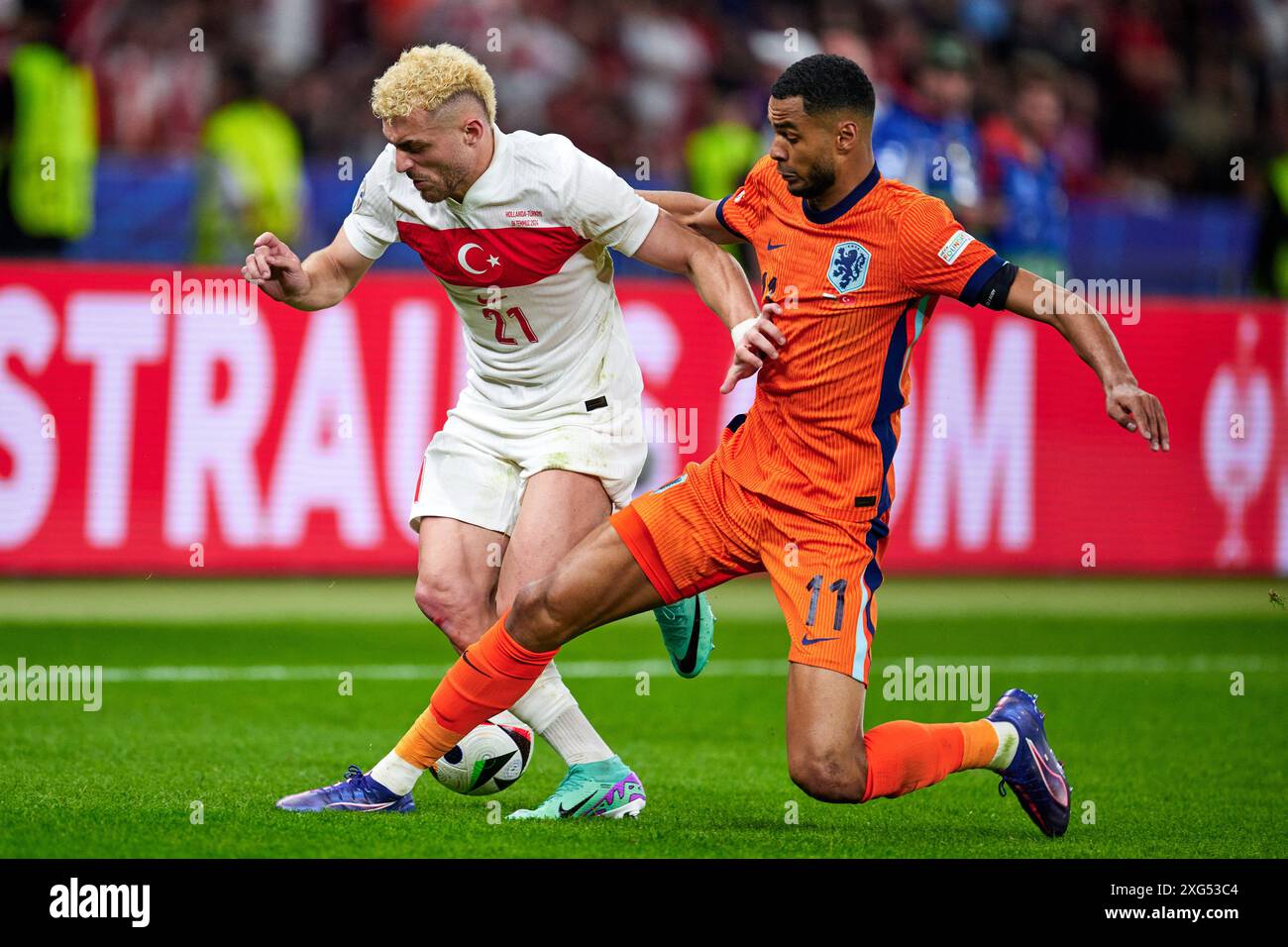 Baris Alper Yilmaz (Tuerkei, #21), Cody Gakpo (Niederlande, #11), Zweikampf, GER, UEFA Euro 2024 ...