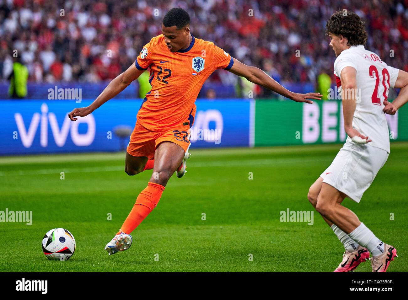 Steven Bergwijn (Niederlande, #25), Ferdi Kadioglu (Tuerkei, #20), GER ...