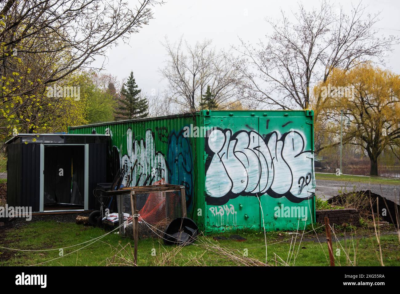 Shipping container graffiti hi-res stock photography and images - Alamy