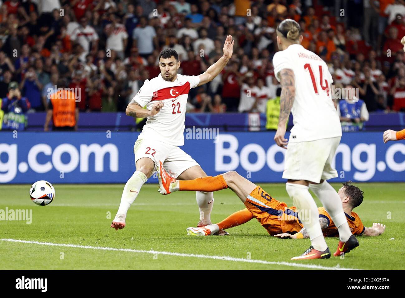 BERLIN - (l-r) Kaan Ayhan of Turkey, Wout Weghorst of Holland during ...