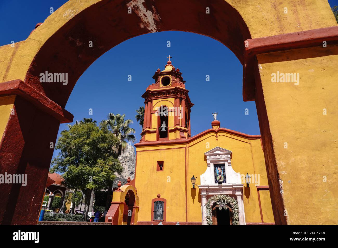The Parroquia San Sebastian church with the massive Pena de Bernal rock ...