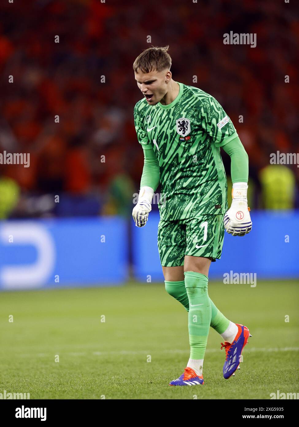 BERLIN - Holland goalkeeper Bart Verbruggen celebrates Stefan De Vrij's ...