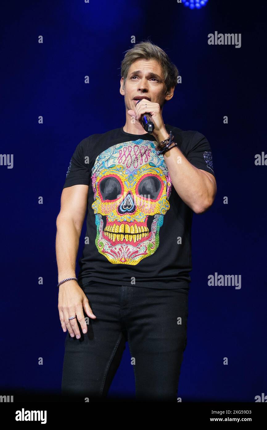 Venezuelan singer Carlos Baute performs during the 30 years in music ...