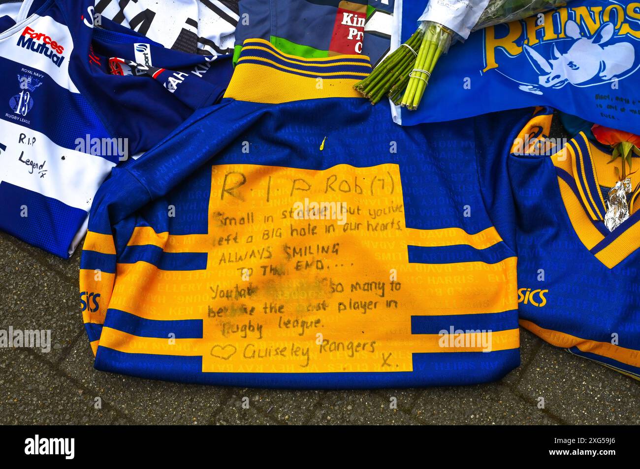 Fans pay their respects and leave tributes to former Leeds Rhinos ...